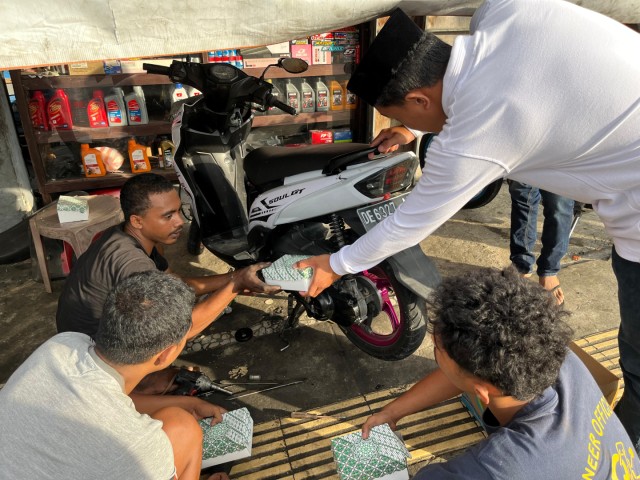 Madrasah Aliyah Negeri 1 Ambon - Ratusan Siswa MAN Ambon Bagi-bagi Takjil